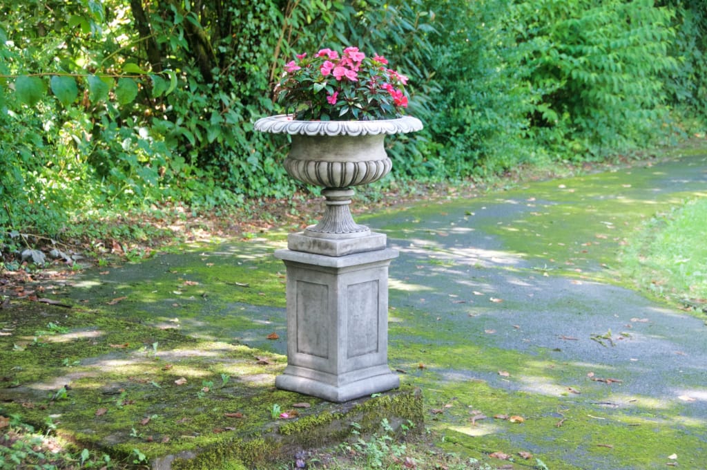 Pflanzgefäße aus Steinguss | Wenk Gartenelemente